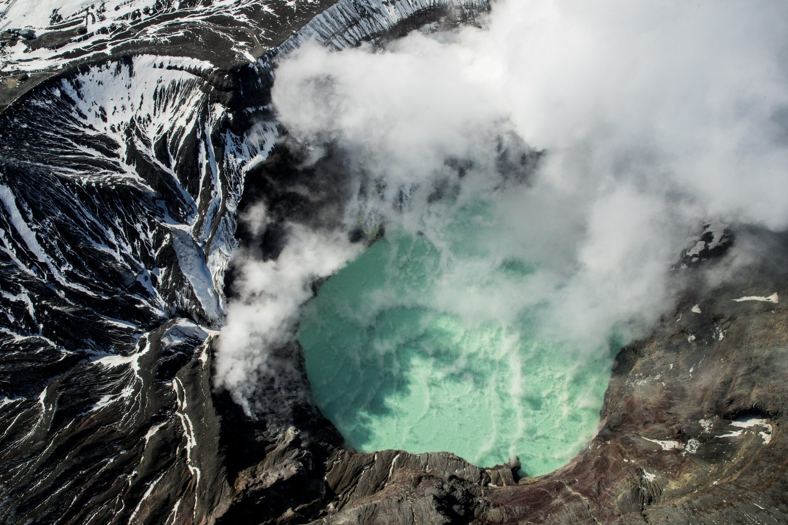 Aso's Green Crater Lake Appears Again After Six Years - theasiareview.com