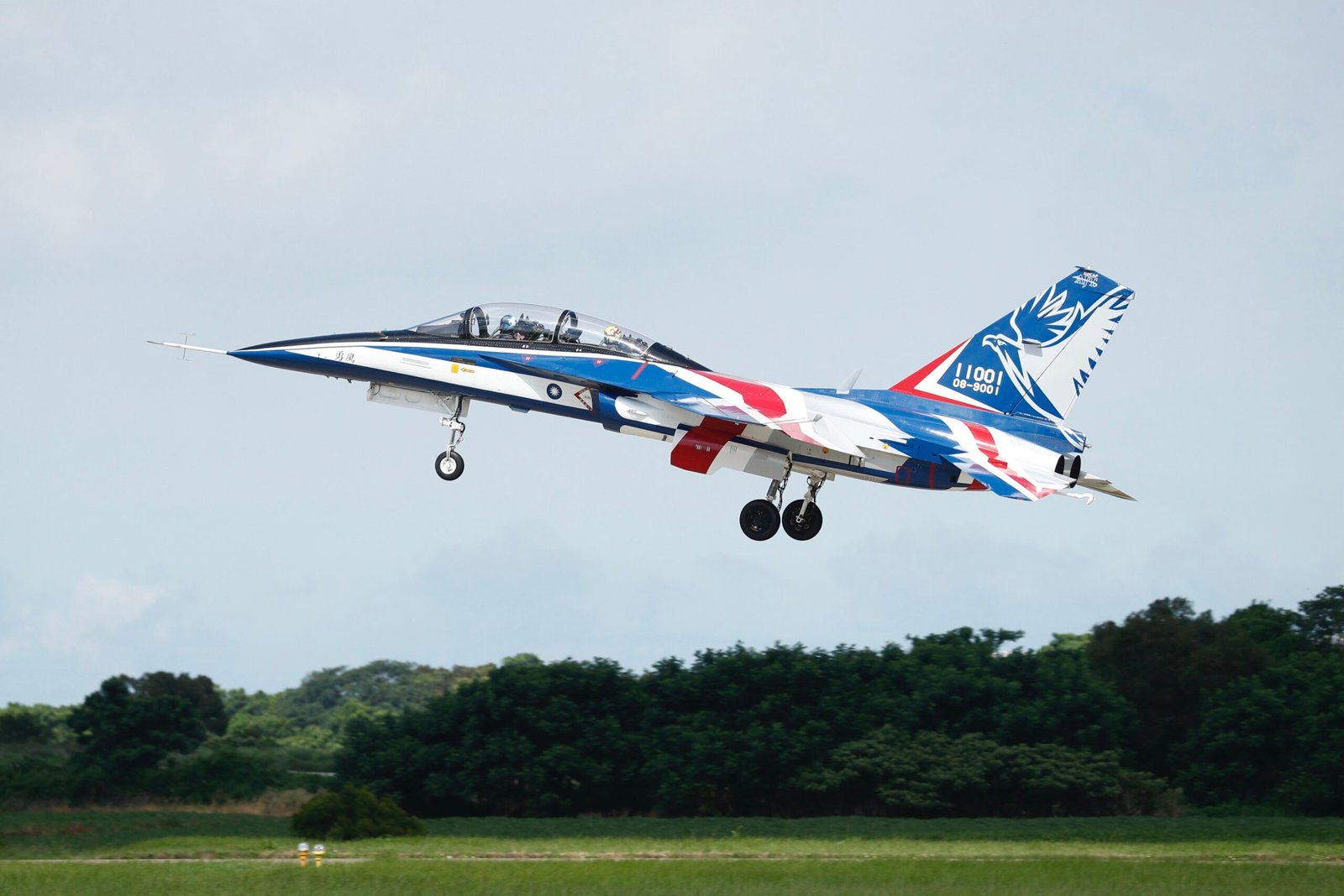 Brave Eagle Jet Training Transforms Taiwan Air Force Pilots ...