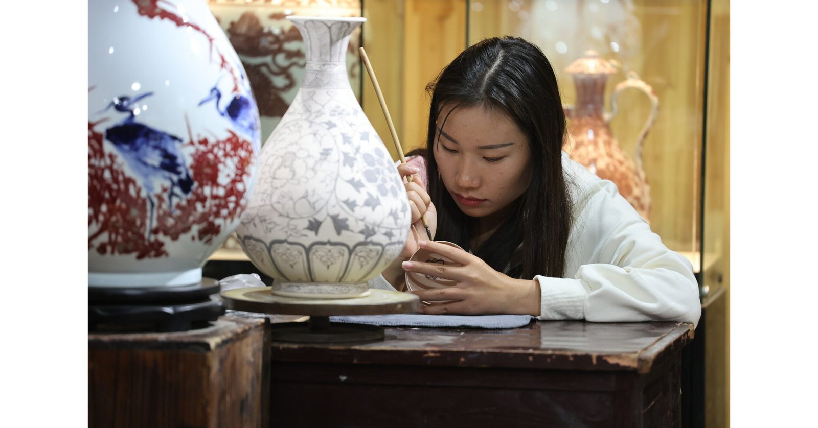 Jingdezhen Porcelain Gains Global Popularity